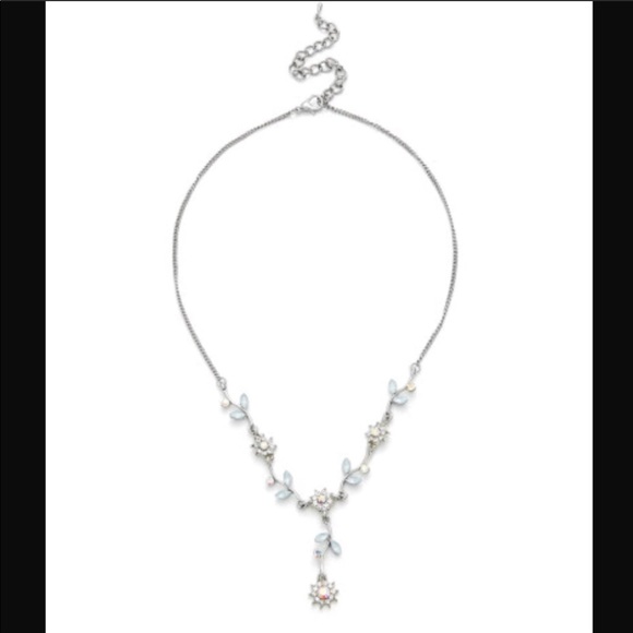 Jewelry | Pendant Necklace With Rhinestone Flower Design | Poshmark